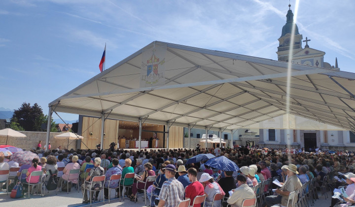 57. slovensko narodno romanje bolnikov, invalidov in starejših na Brezje | Radio Ognjišče
